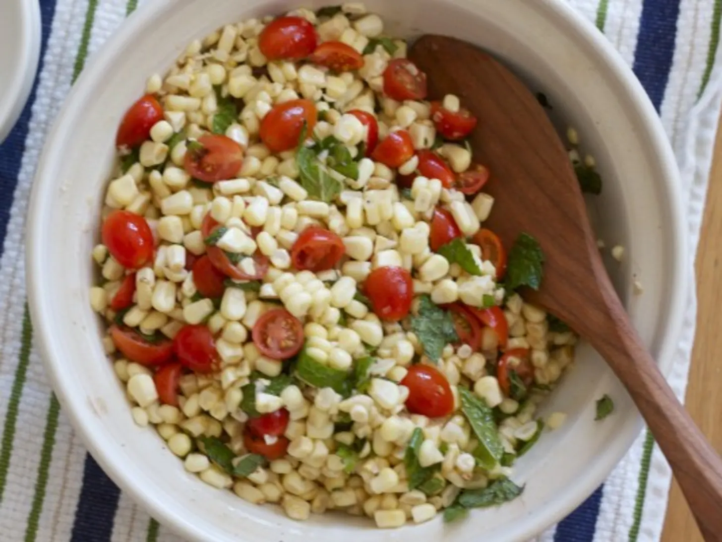 Salade Estivale de Maïs Frais : Fraîcheur et Croquant en Une Bouchée